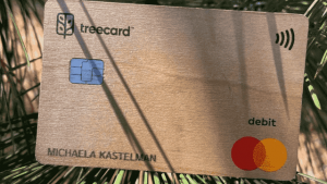 Treecard, Kartu Debit Kayu ini Punya Misi Menyelamatkan Bumi